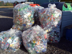 PET – sammeln um wiederzuverwerten - Funicar Muldenzentrale